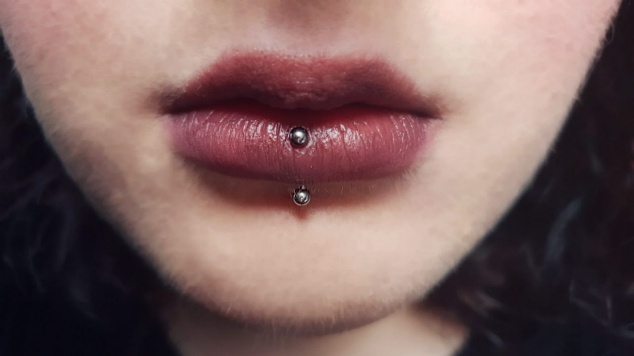 Guide to vertical labret piercing: what you need to know before going ...